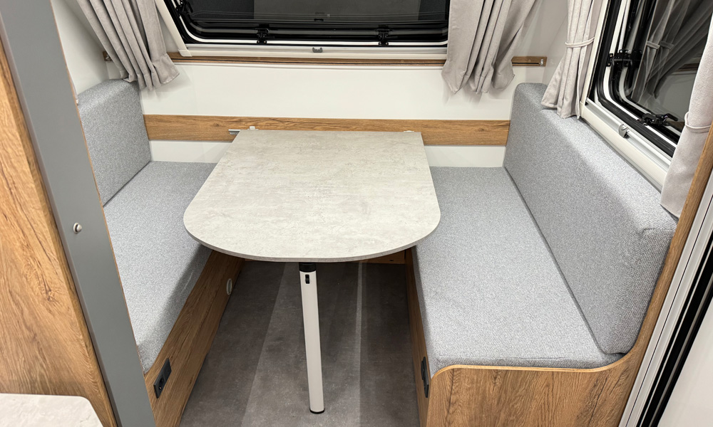 Koeajossa: Poksi N-Cross Max -matkailuvaunu – perhekokoluokan Poksi ...