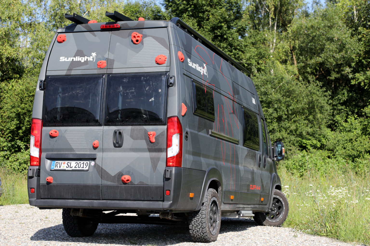 Cliff 4x4 Adventure Van – extreme-henkinen Sunlight-retkeilyauto ...