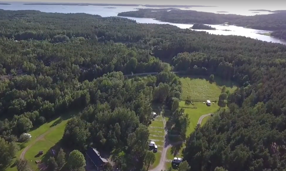 Ihalan leirintäalueen uusi yrittäjä puolittaa kausipaikkojen hinnan ...